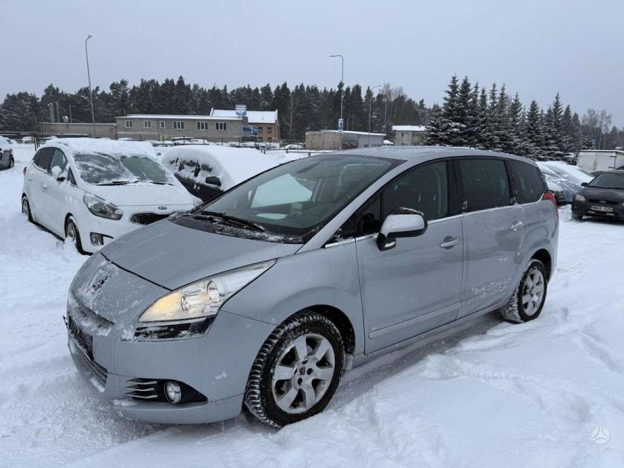 Grey Peugeot 5008 2012 in Utena, with an engine capacity of 1.60 L and mileage of 273 thousand km for 3700 €, photo 3 on AUTOMOTO.COM.LV
