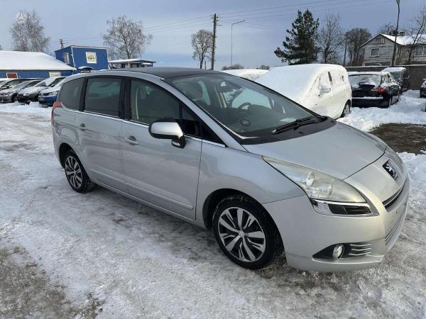 Grey Peugeot 5008 2012 in Taurage, with an engine capacity of 2.00 L and mileage of 243 thousand km for 2750 €, photo 3 on AUTOMOTO.COM.LV