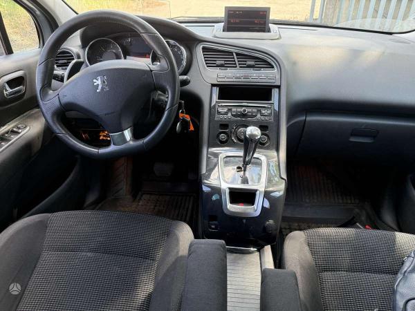 Grey Peugeot 5008 2012 in Taurage, with an engine capacity of 1.60 L and mileage of 270 thousand km for 3700 €, photo 7 on AUTOMOTO.COM.LV