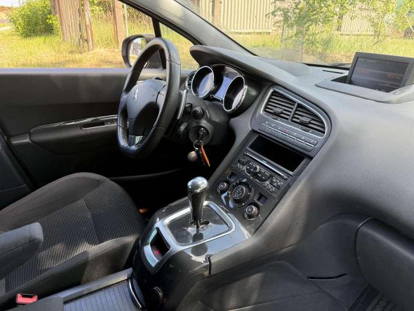 Grey Peugeot 5008 2012 in Taurage, with an engine capacity of 1.60 L and mileage of 270 thousand km for 3700 €, photo 9 on AUTOMOTO.COM.LV