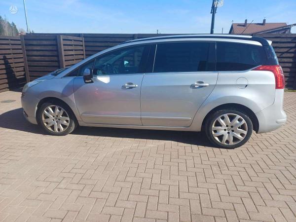 Grey Peugeot 5008 2012 in Taurage, with an engine capacity of 2.00 L and mileage of 290 thousand km for 2850 €, photo 2 on AUTOMOTO.COM.LV