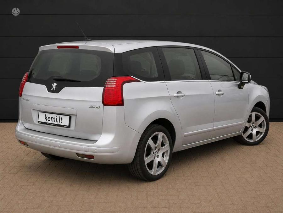 Pelēks Peugeot 5008 2012 Viļņa, ar dzinēja tilpumu 1.56 L un nobraukumu 171 tūkst. km par 3750 €, foto 4 vietnē AUTOMOTO.COM.LV