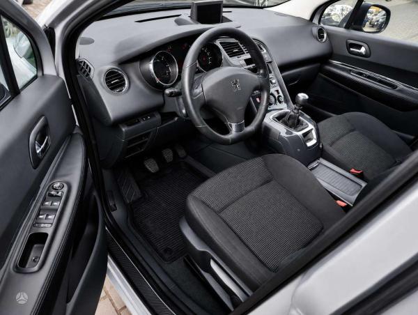 Pelēks Peugeot 5008 2012 Viļņa, ar dzinēja tilpumu 1.56 L un nobraukumu 171 tūkst. km par 3750 €, foto 5 vietnē AUTOMOTO.COM.LV