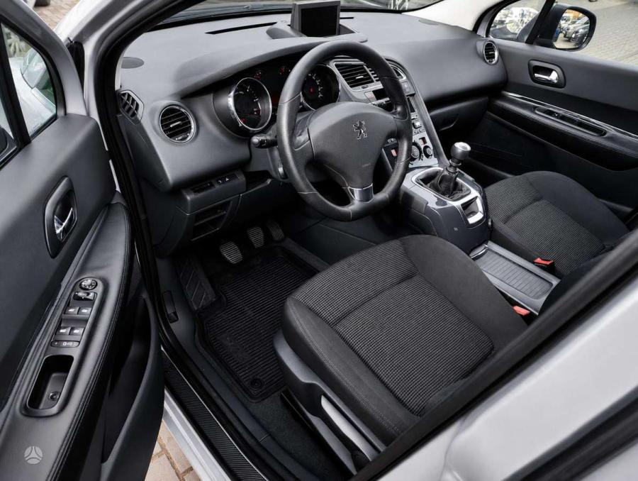 Pelēks Peugeot 5008 2012 Viļņa, ar dzinēja tilpumu 1.56 L un nobraukumu 171 tūkst. km par 3750 €, foto 6 vietnē AUTOMOTO.COM.LV