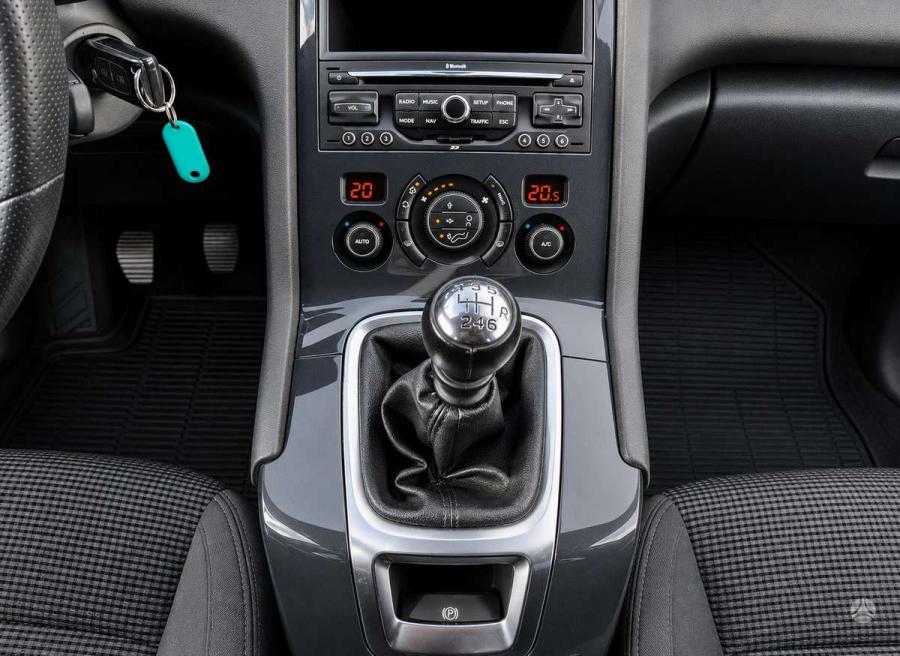 Pelēks Peugeot 5008 2012 Viļņa, ar dzinēja tilpumu 1.56 L un nobraukumu 171 tūkst. km par 3750 €, foto 11 vietnē AUTOMOTO.COM.LV