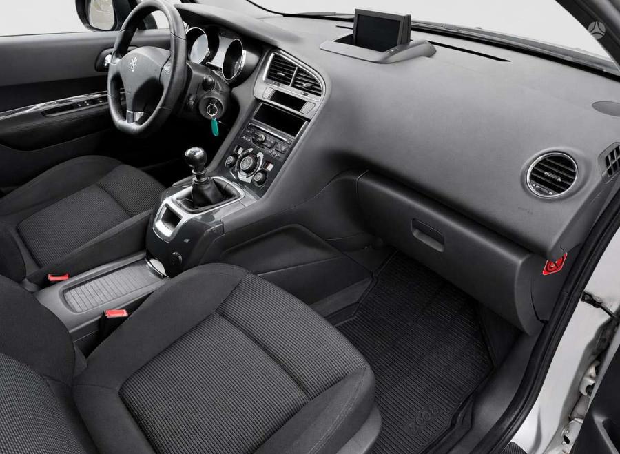 Pelēks Peugeot 5008 2012 Viļņa, ar dzinēja tilpumu 1.56 L un nobraukumu 171 tūkst. km par 3750 €, foto 15 vietnē AUTOMOTO.COM.LV