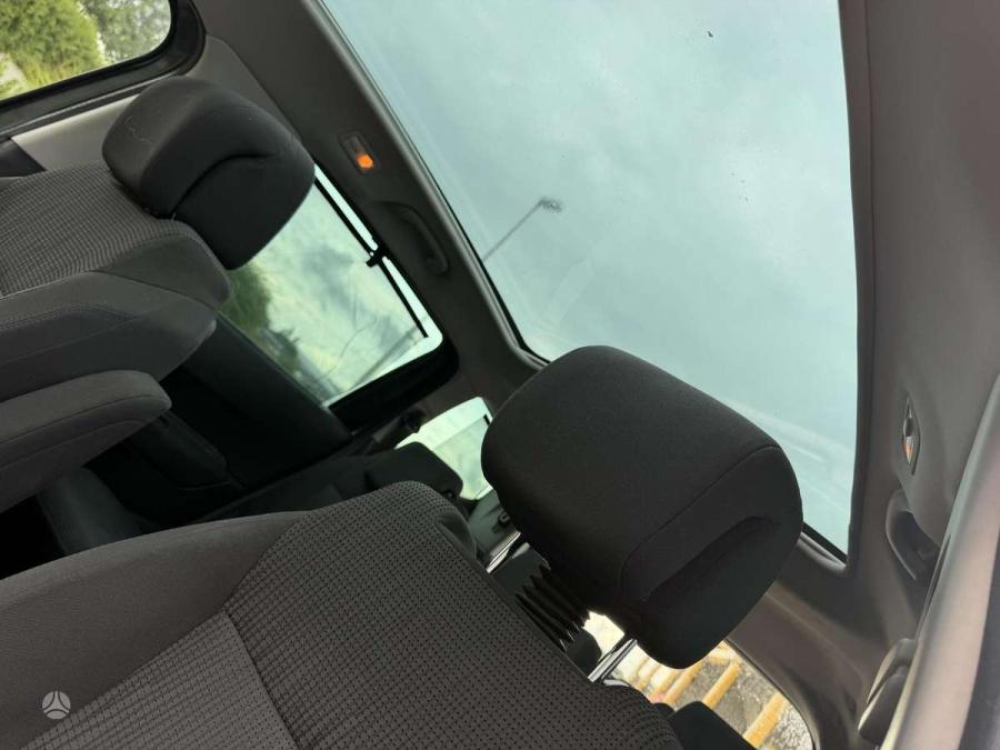Grey Peugeot 5008 2012 in Taurage, with an engine capacity of 1.60 L and mileage of 257 thousand km for 3400 €, photo 9 on AUTOMOTO.COM.LV
