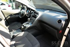 Pelēks Peugeot 5008 2012 Rīga, ar dzinēja tilpumu 2.00 L un nobraukumu 273 tūkst. km par 4990 €, foto 6 vietnē AUTOMOTO.COM.LV