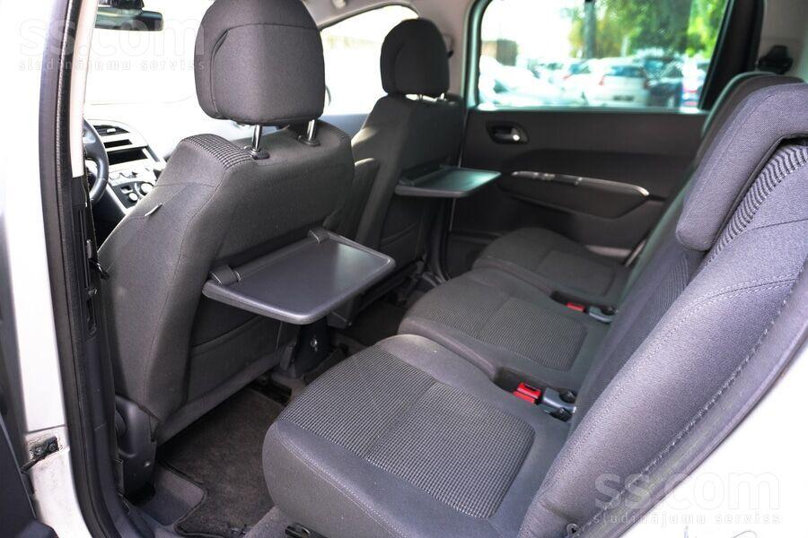 Pelēks Peugeot 5008 2012 Rīga, ar dzinēja tilpumu 2.00 L un nobraukumu 273 tūkst. km par 4990 €, foto 11 vietnē AUTOMOTO.COM.LV