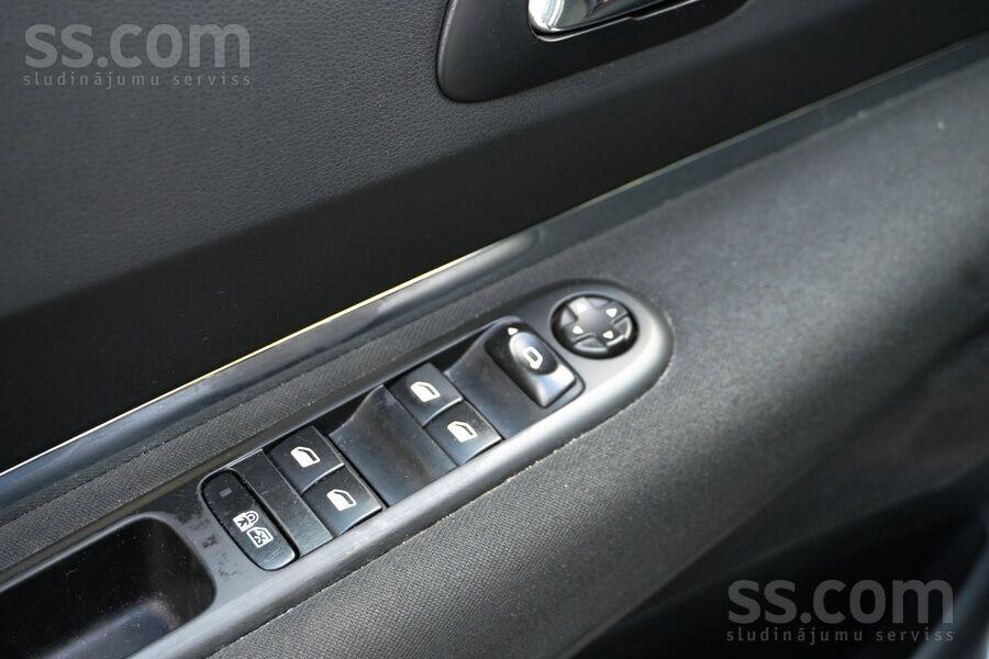Pelēks Peugeot 5008 2012 Rīga, ar dzinēja tilpumu 2.00 L un nobraukumu 273 tūkst. km par 4990 €, foto 13 vietnē AUTOMOTO.COM.LV
