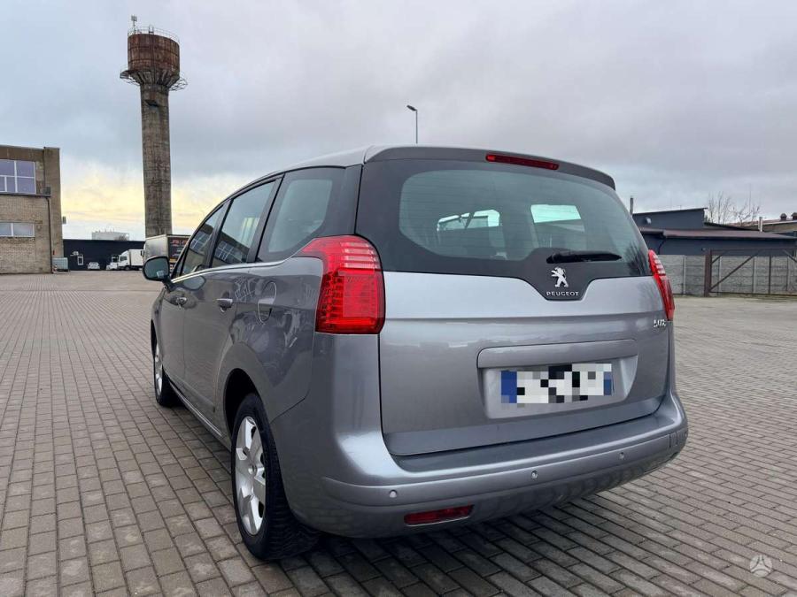 Grey Peugeot 5008 2013 in Taurage, with an engine capacity of 2.00 L and mileage of 219 thousand km for 4999 €, photo 9 on AUTOMOTO.COM.LV