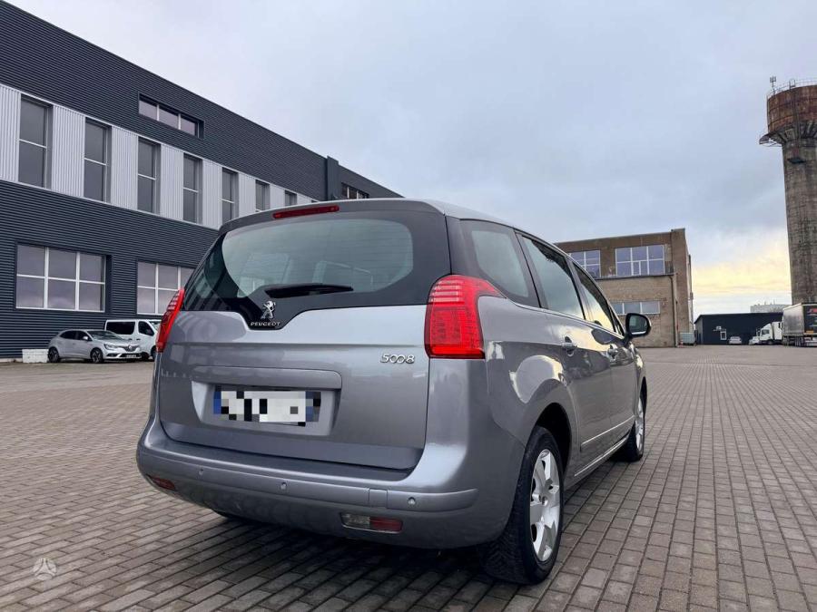 Grey Peugeot 5008 2013 in Taurage, with an engine capacity of 2.00 L and mileage of 219 thousand km for 4999 €, photo 11 on AUTOMOTO.COM.LV