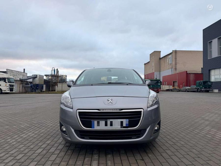 Grey Peugeot 5008 2013 in Taurage, with an engine capacity of 2.00 L and mileage of 219 thousand km for 4699 €, photo 2 on AUTOMOTO.COM.LV