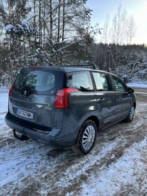 Pelēks Peugeot 5008 2013 Viļņa, ar dzinēja tilpumu 1.56 L un nobraukumu 230 tūkst. km par 5100 €, foto 4 vietnē AUTOMOTO.COM.LV