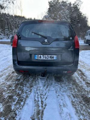 Pelēks Peugeot 5008 2013 Viļņa, ar dzinēja tilpumu 1.56 L un nobraukumu 230 tūkst. km par 5100 €, foto 5 vietnē AUTOMOTO.COM.LV