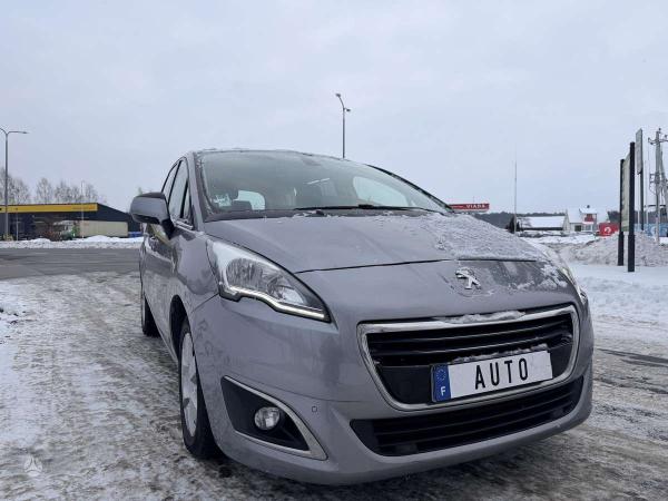 Grey Peugeot 5008 2013 in Taurage, with an engine capacity of 2.00 L and mileage of 219 thousand km for 4699 €, photo 1 on AUTOMOTO.COM.LV