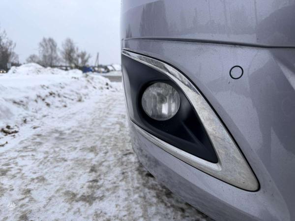 Grey Peugeot 5008 2013 in Taurage, with an engine capacity of 2.00 L and mileage of 219 thousand km for 4699 €, photo 4 on AUTOMOTO.COM.LV