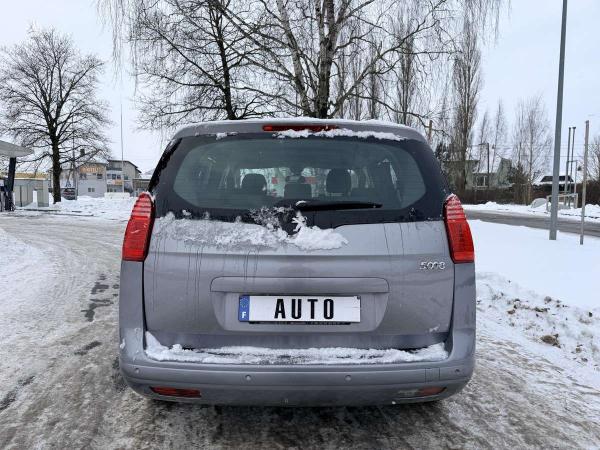 Grey Peugeot 5008 2013 in Taurage, with an engine capacity of 2.00 L and mileage of 219 thousand km for 4699 €, photo 9 on AUTOMOTO.COM.LV