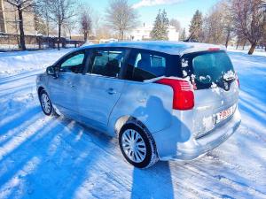 Grey Peugeot 5008 2013 in Sakiai, with an engine capacity of 1.60 L and mileage of 217 thousand km for 3500 €, photo 3 on AUTOMOTO.COM.LV