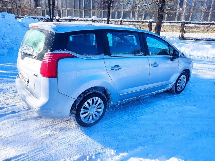 Grey Peugeot 5008 2013 in Sakiai, with an engine capacity of 1.60 L and mileage of 217 thousand km for 3500 €, photo 4 on AUTOMOTO.COM.LV