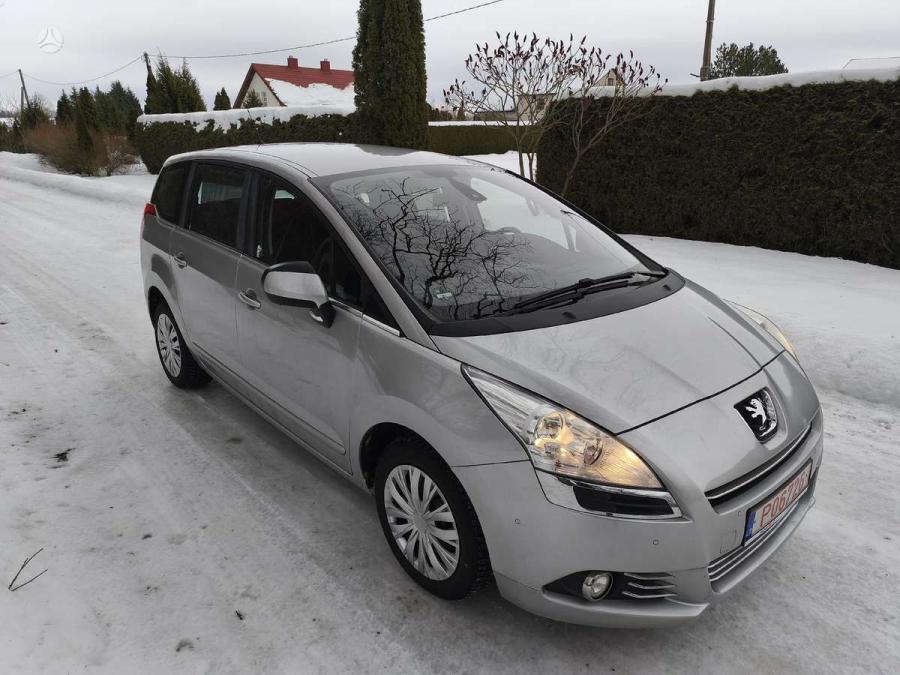 Grey Peugeot 5008 2013 in Sakiai, with an engine capacity of 1.60 L and mileage of 217 thousand km for 3400 €, photo 2 on AUTOMOTO.COM.LV