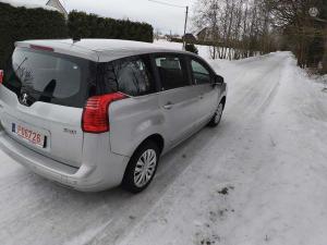 Grey Peugeot 5008 2013 in Sakiai, with an engine capacity of 1.60 L and mileage of 217 thousand km for 3400 €, photo 3 on AUTOMOTO.COM.LV