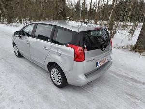 Grey Peugeot 5008 2013 in Sakiai, with an engine capacity of 1.60 L and mileage of 217 thousand km for 3400 €, photo 4 on AUTOMOTO.COM.LV