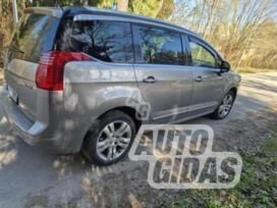 Grey Peugeot 5008 2013 in Kaunas, with an engine capacity of 1.60 L and mileage of 233 thousand km for 4600 €, photo 3 on AUTOMOTO.COM.LV