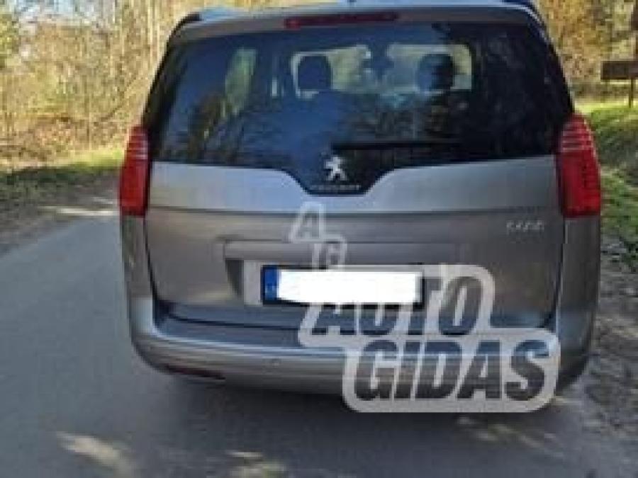 Grey Peugeot 5008 2013 in Kaunas, with an engine capacity of 1.60 L and mileage of 233 thousand km for 4600 €, photo 6 on AUTOMOTO.COM.LV