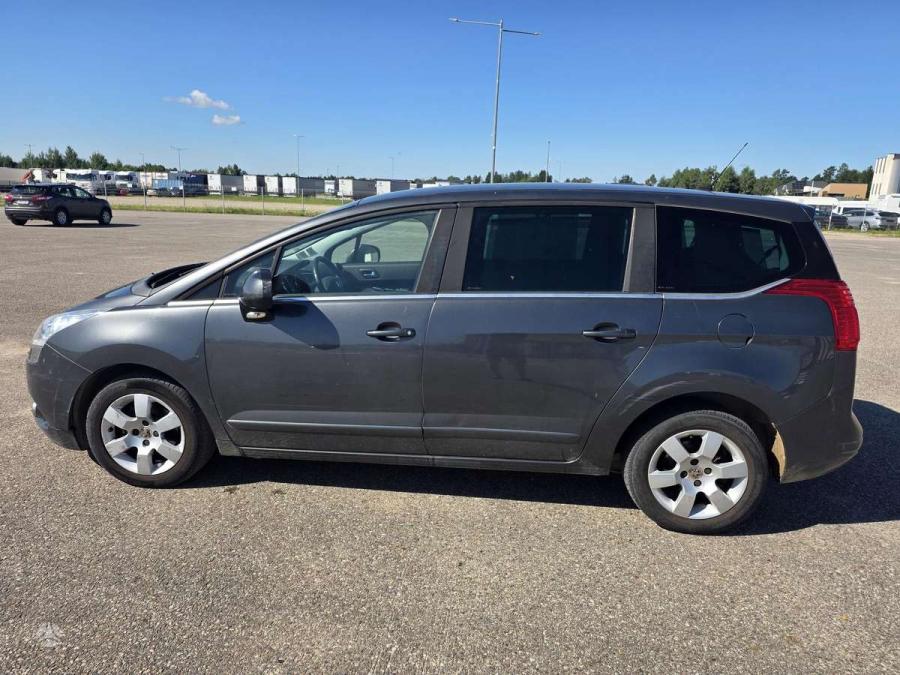 Grey Peugeot 5008 2013 in Vilnius, with an engine capacity of 1.56 L and mileage of 189 thousand km for 3800 €, photo 5 on AUTOMOTO.COM.LV