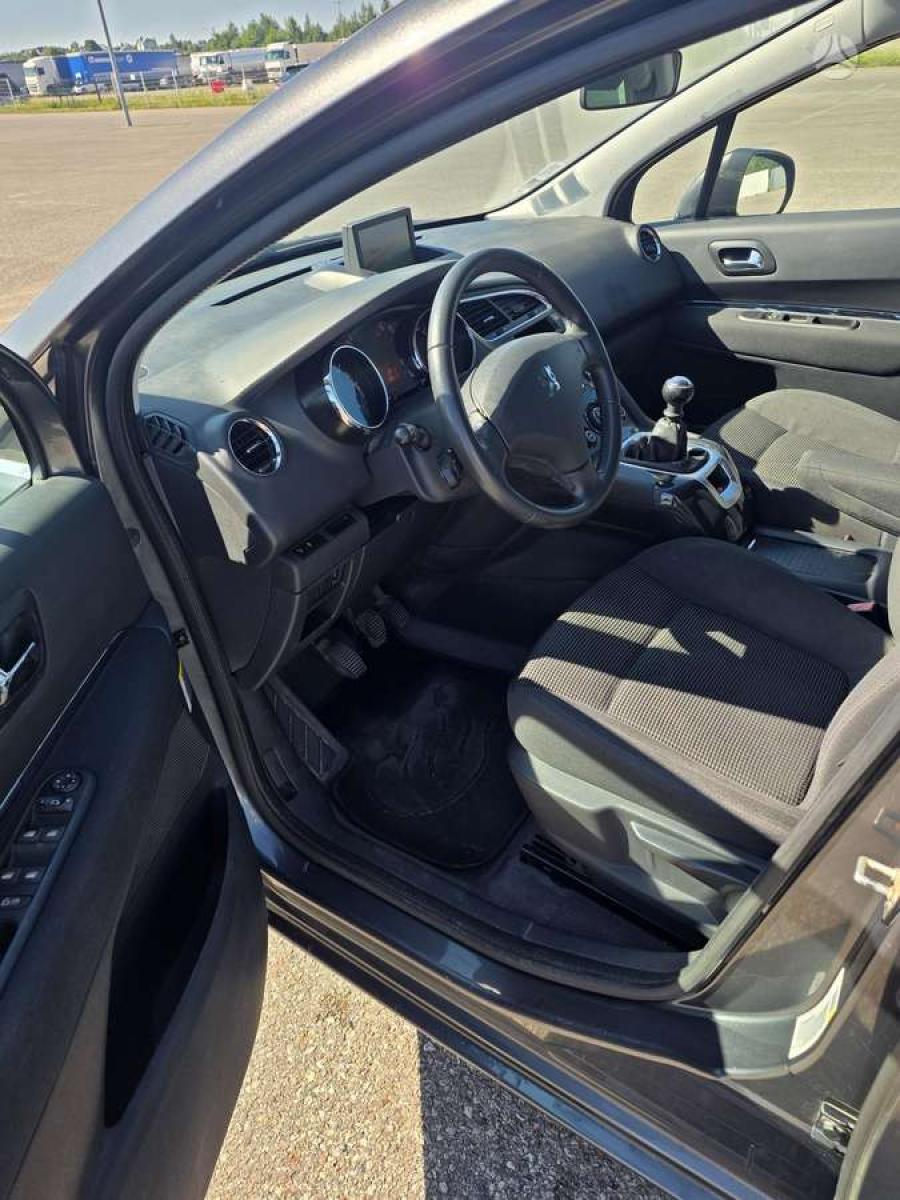Grey Peugeot 5008 2013 in Vilnius, with an engine capacity of 1.56 L and mileage of 189 thousand km for 3800 €, photo 8 on AUTOMOTO.COM.LV