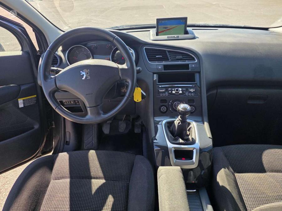 Grey Peugeot 5008 2013 in Vilnius, with an engine capacity of 1.56 L and mileage of 189 thousand km for 3800 €, photo 11 on AUTOMOTO.COM.LV