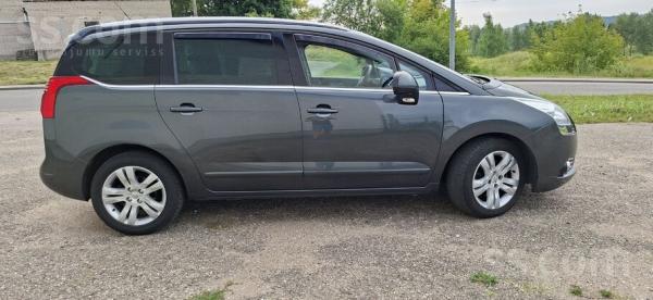 Grey Peugeot 5008 2013 in Daugavpils, with an engine capacity of 2.00 L and mileage of 258 thousand km for 4500 €, photo 5 on AUTOMOTO.COM.LV