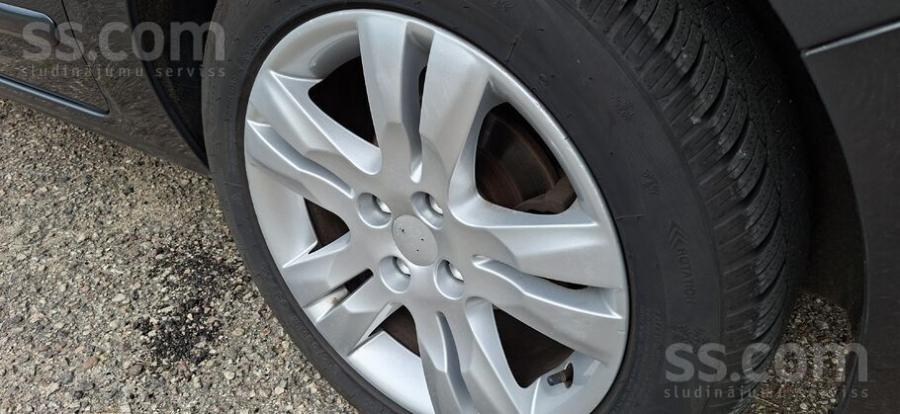 Pelēks Peugeot 5008 2013 Daugavpils, ar dzinēja tilpumu 2.00 L un nobraukumu 258 tūkst. km par 4500 €, foto 13 vietnē AUTOMOTO.COM.LV