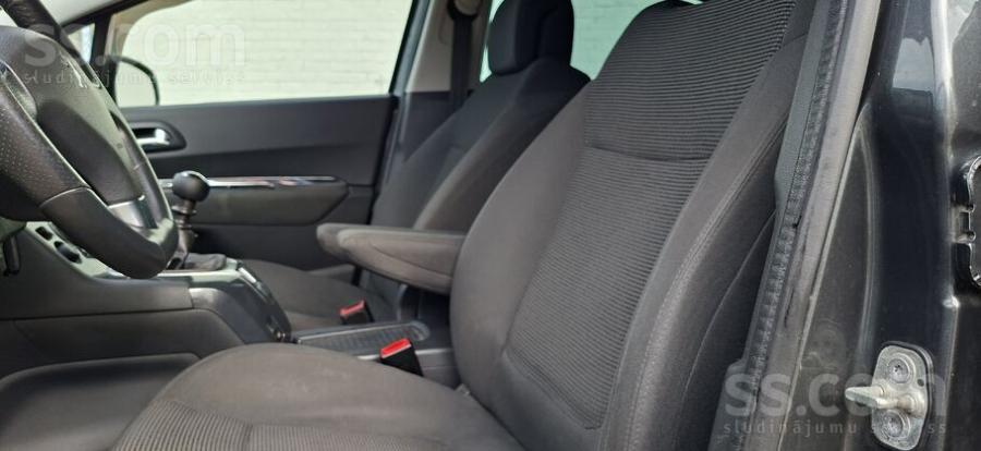 Pelēks Peugeot 5008 2013 Daugavpils, ar dzinēja tilpumu 2.00 L un nobraukumu 258 tūkst. km par 4500 €, foto 17 vietnē AUTOMOTO.COM.LV