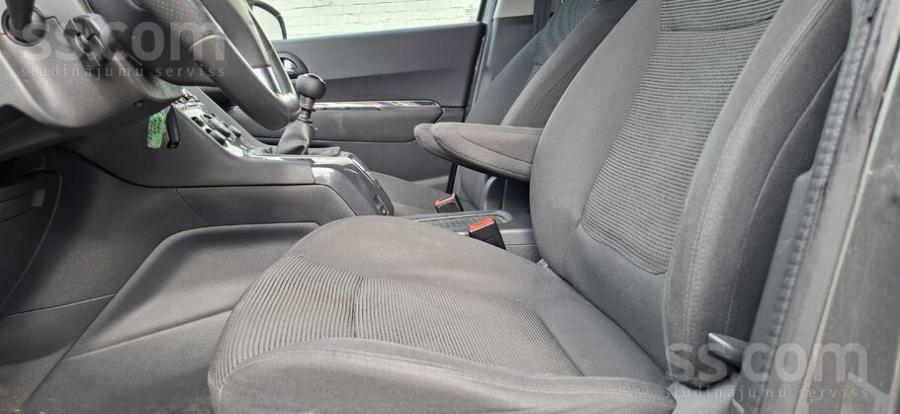 Pelēks Peugeot 5008 2013 Daugavpils, ar dzinēja tilpumu 2.00 L un nobraukumu 258 tūkst. km par 4500 €, foto 18 vietnē AUTOMOTO.COM.LV