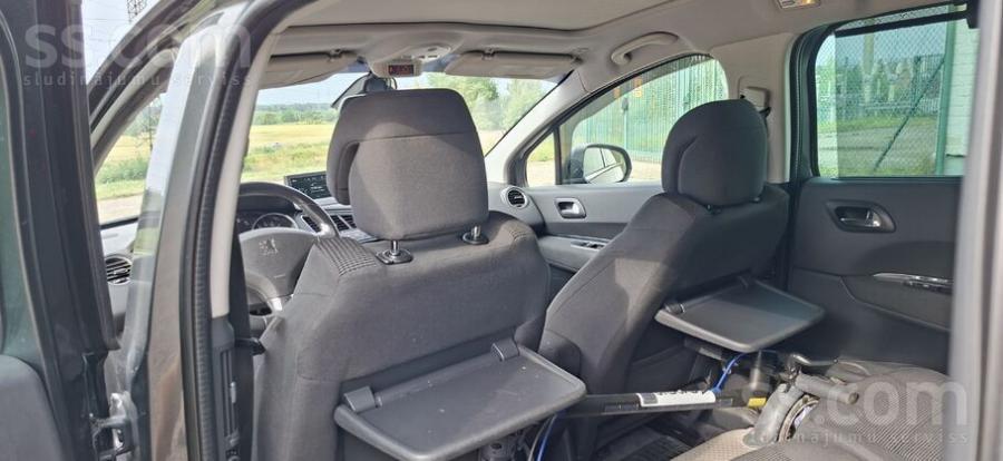 Pelēks Peugeot 5008 2013 Daugavpils, ar dzinēja tilpumu 2.00 L un nobraukumu 258 tūkst. km par 4500 €, foto 21 vietnē AUTOMOTO.COM.LV