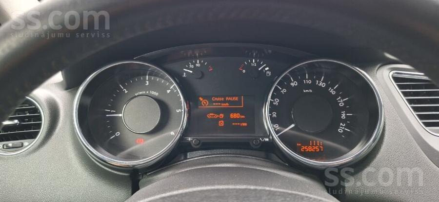 Pelēks Peugeot 5008 2013 Daugavpils, ar dzinēja tilpumu 2.00 L un nobraukumu 258 tūkst. km par 4500 €, foto 28 vietnē AUTOMOTO.COM.LV
