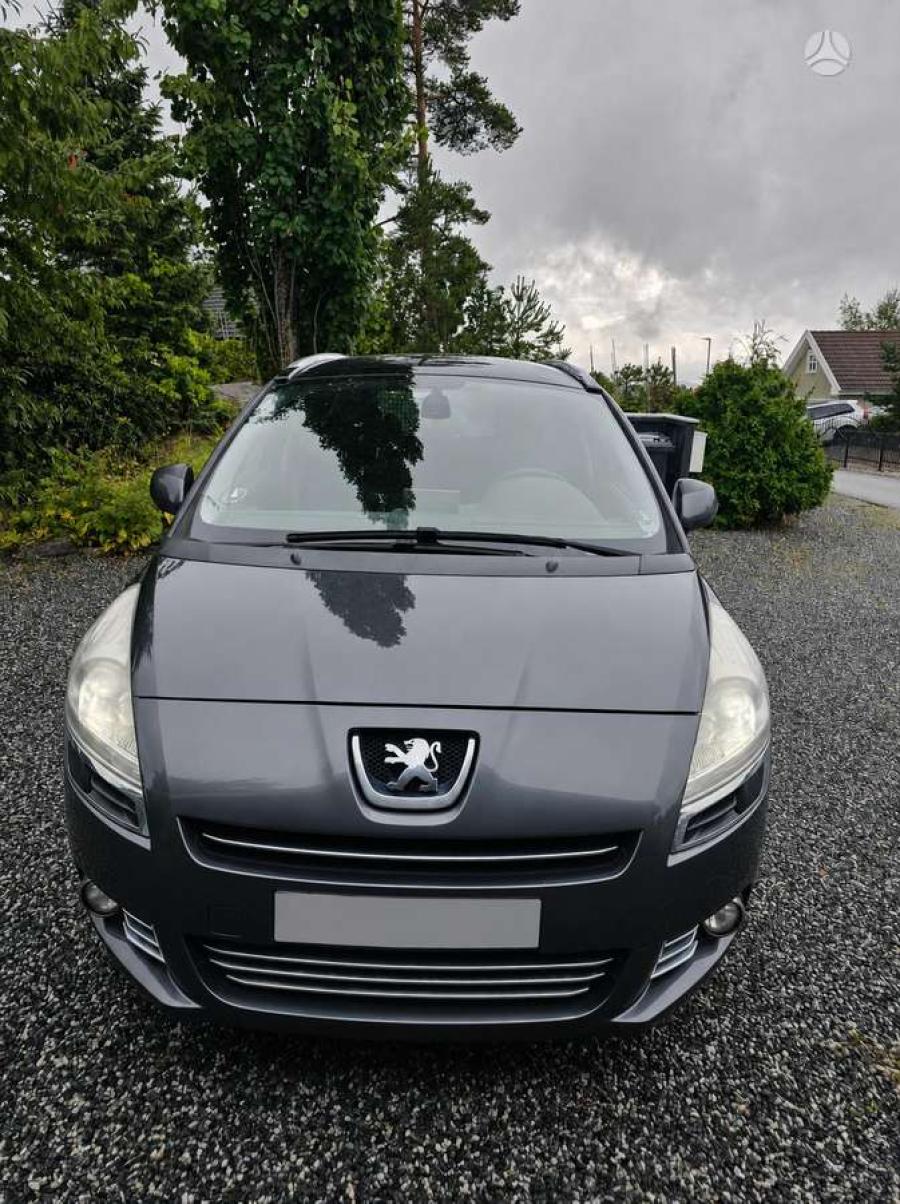 Grey Peugeot 5008 2013 in Kaunas, with an engine capacity of 1.56 L and mileage of 200 thousand km for 3500 €, photo 1 on AUTOMOTO.COM.LV