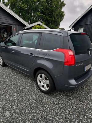 Grey Peugeot 5008 2013 in Kaunas, with an engine capacity of 1.56 L and mileage of 200 thousand km for 3500 €, photo 3 on AUTOMOTO.COM.LV