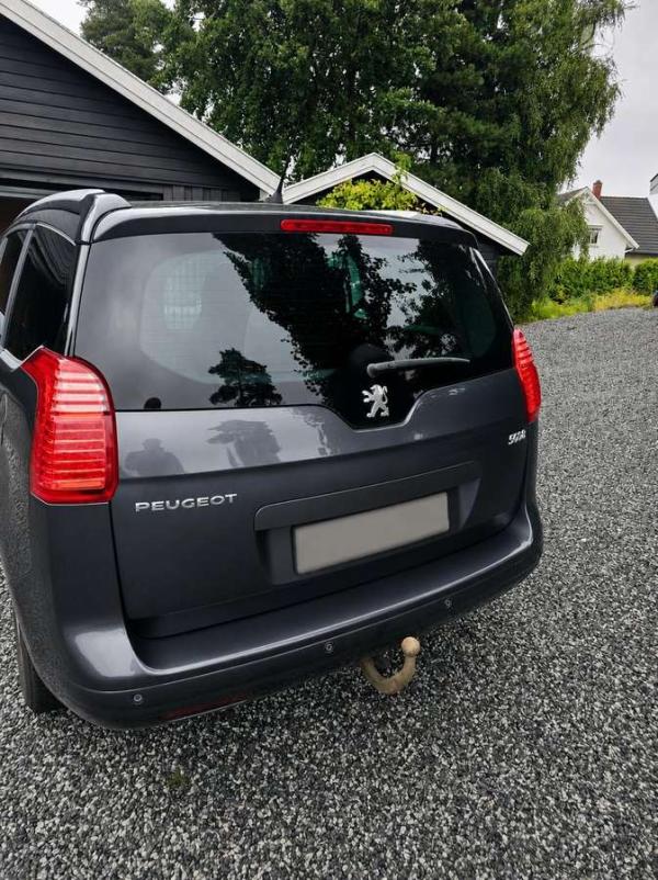 Grey Peugeot 5008 2013 in Kaunas, with an engine capacity of 1.56 L and mileage of 200 thousand km for 3500 €, photo 5 on AUTOMOTO.COM.LV