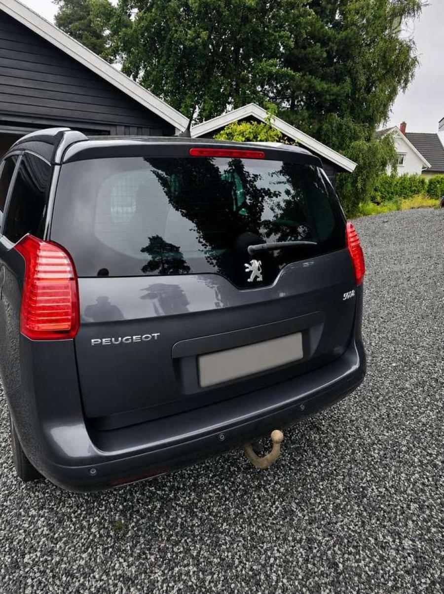 Grey Peugeot 5008 2013 in Kaunas, with an engine capacity of 1.56 L and mileage of 200 thousand km for 3500 €, photo 5 on AUTOMOTO.COM.LV