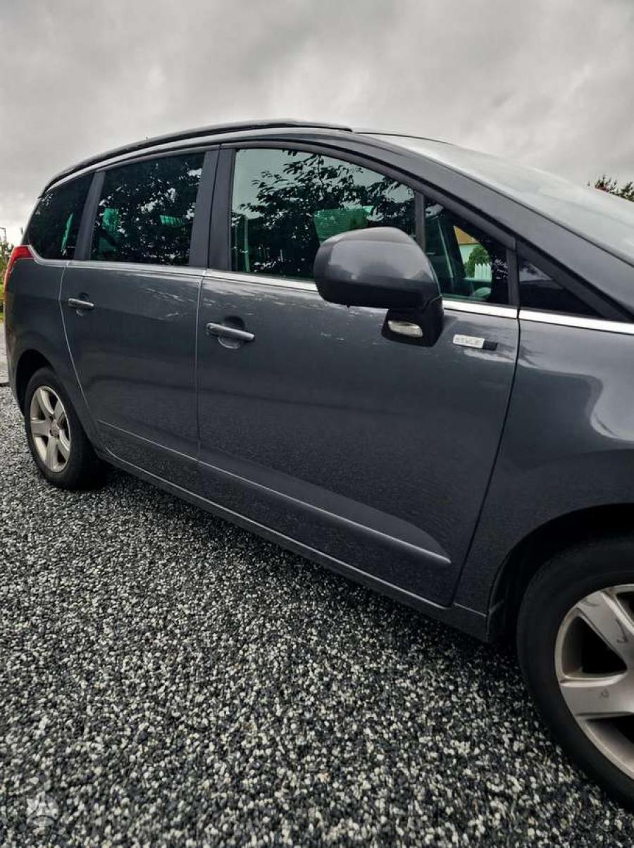 Grey Peugeot 5008 2013 in Kaunas, with an engine capacity of 1.56 L and mileage of 200 thousand km for 3500 €, photo 7 on AUTOMOTO.COM.LV