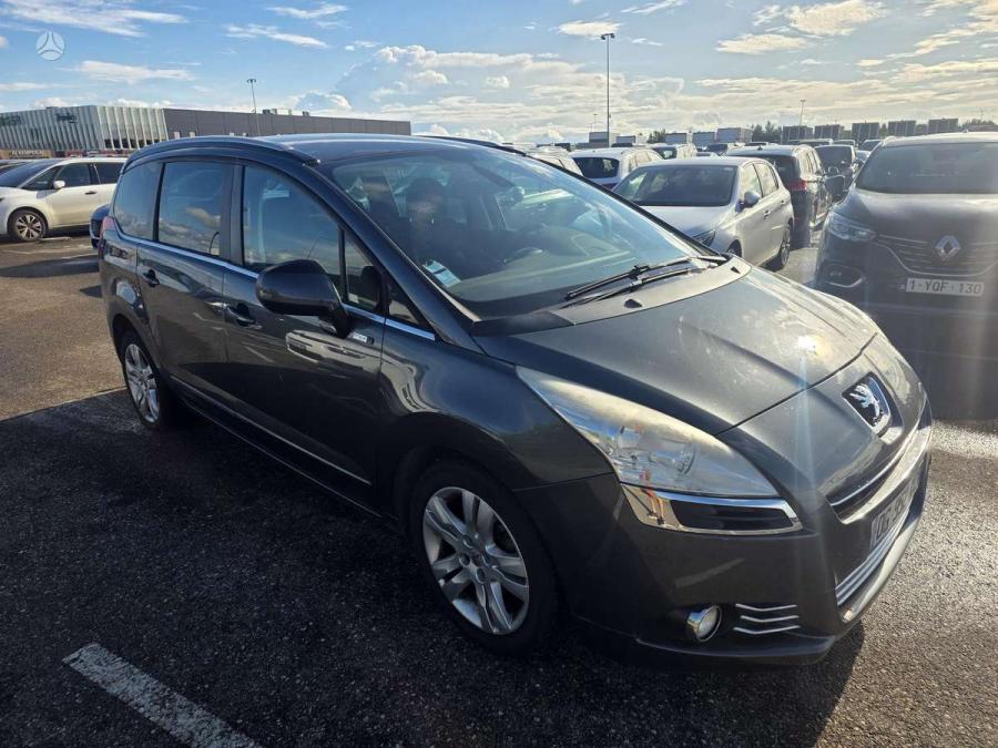 Pelēks Peugeot 5008 2013 Viļņa, ar dzinēja tilpumu 1.56 L un nobraukumu 256 tūkst. km par 3800 €, foto 1 vietnē AUTOMOTO.COM.LV