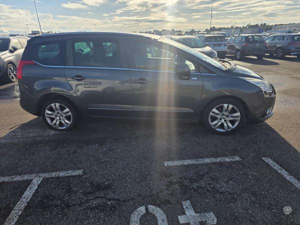 Grey Peugeot 5008 2013 in Vilnius, with an engine capacity of 1.56 L and mileage of 256 thousand km for 3800 €, photo 3 on AUTOMOTO.COM.LV