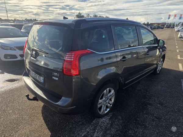 Grey Peugeot 5008 2013 in Vilnius, with an engine capacity of 1.56 L and mileage of 256 thousand km for 3800 €, photo 4 on AUTOMOTO.COM.LV