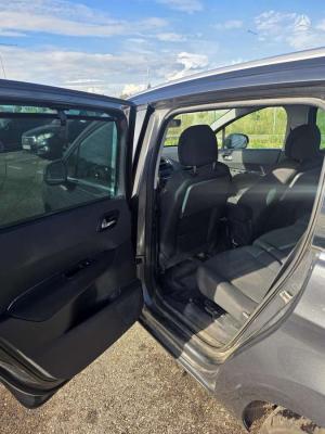 Pelēks Peugeot 5008 2013 Viļņa, ar dzinēja tilpumu 1.56 L un nobraukumu 256 tūkst. km par 3800 €, foto 9 vietnē AUTOMOTO.COM.LV