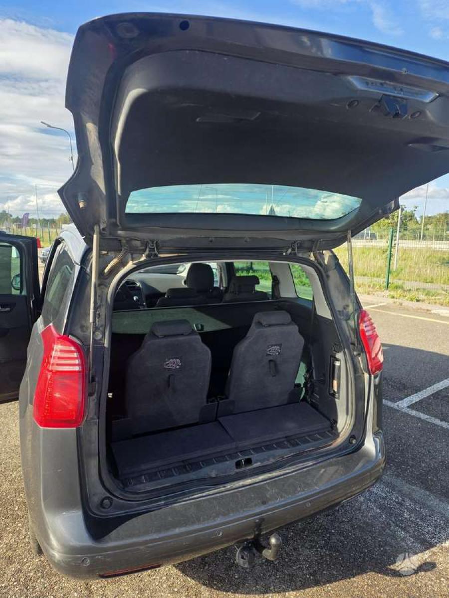 Pelēks Peugeot 5008 2013 Viļņa, ar dzinēja tilpumu 1.56 L un nobraukumu 256 tūkst. km par 3800 €, foto 10 vietnē AUTOMOTO.COM.LV