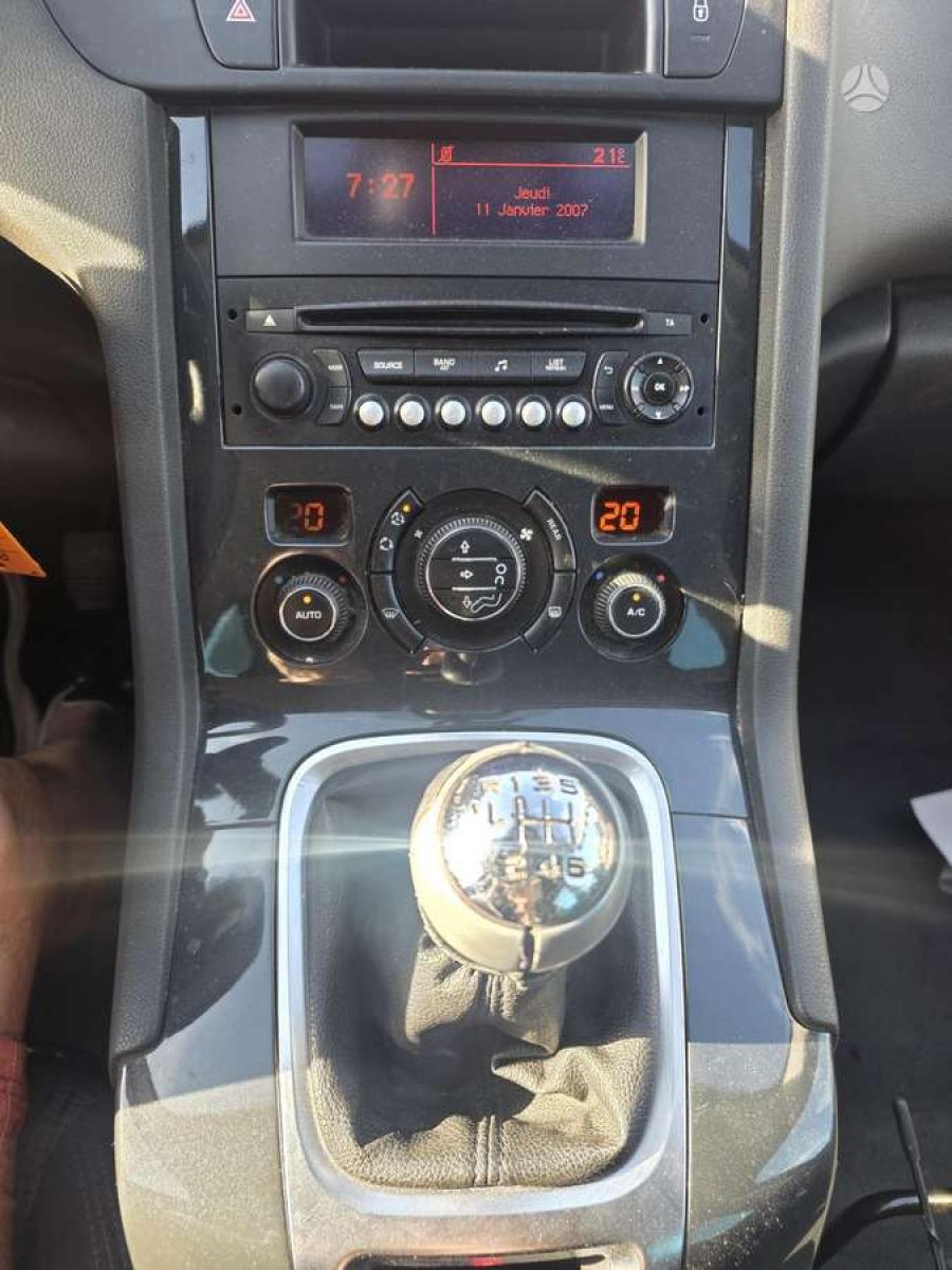 Pelēks Peugeot 5008 2013 Viļņa, ar dzinēja tilpumu 1.56 L un nobraukumu 256 tūkst. km par 3800 €, foto 12 vietnē AUTOMOTO.COM.LV