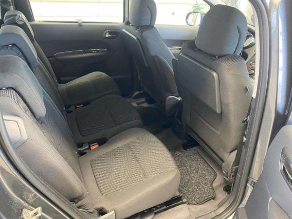 Grey Peugeot 5008 2014 in Radviliskis, with an engine capacity of 1.56 L and mileage of 223 thousand km for 5750 €, photo 9 on AUTOMOTO.COM.LV